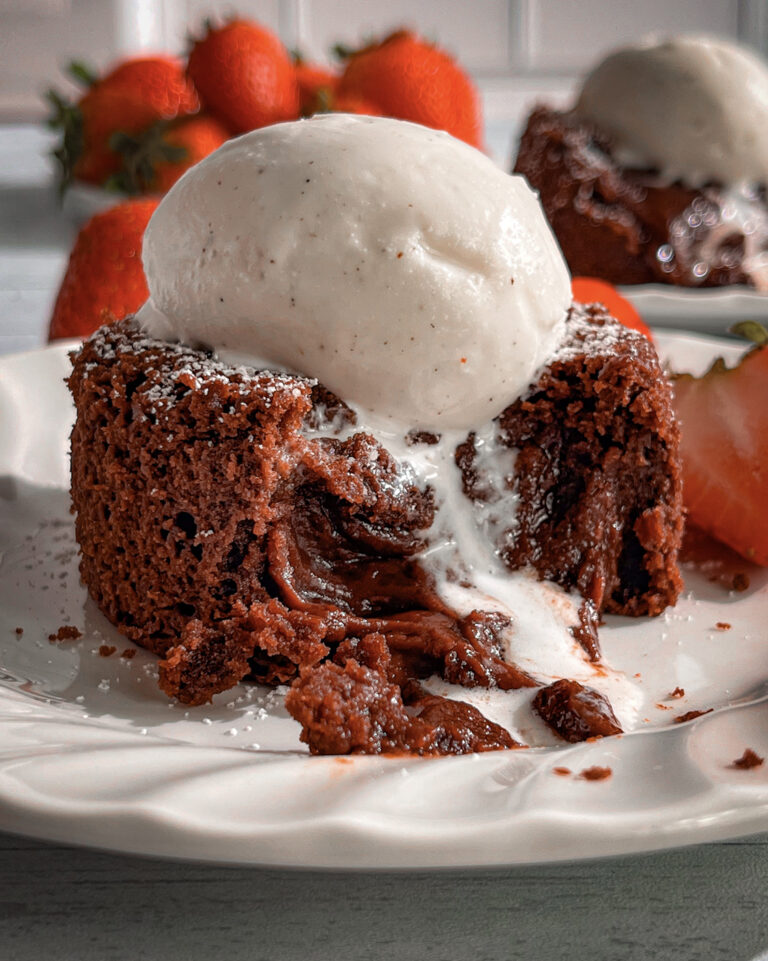 Molten Chocolate Cakes - PastrybySaloni