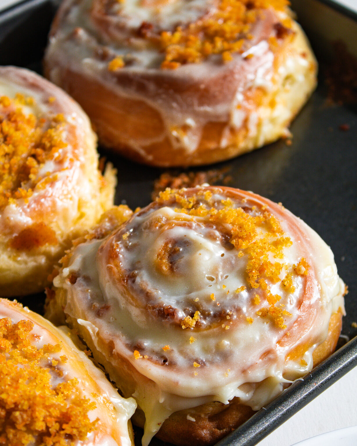 Carrot Cake Cinnamon Rolls - PastrybySaloni